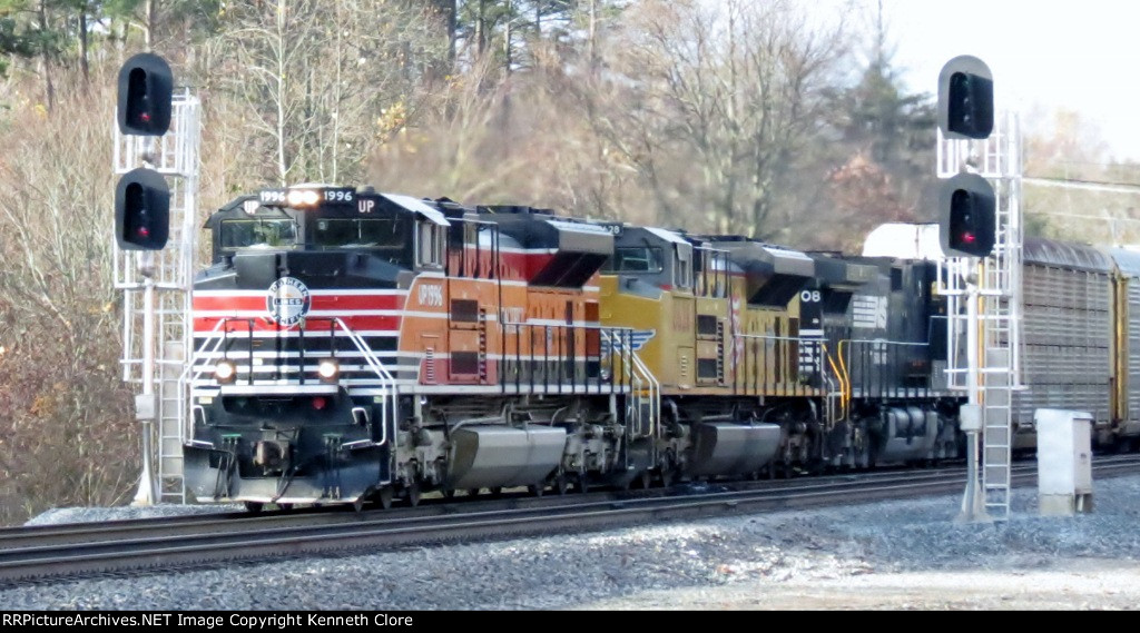 NS train #212 (Intermodal) (Atlanta, GA - Croxton, NJ) (UP Heritage) (pic 3)